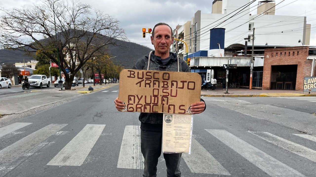 diarioimpactosalta.ar - “Solo pido una oportunidad”: Tiene 52 años, duerme en un patio prestado ...